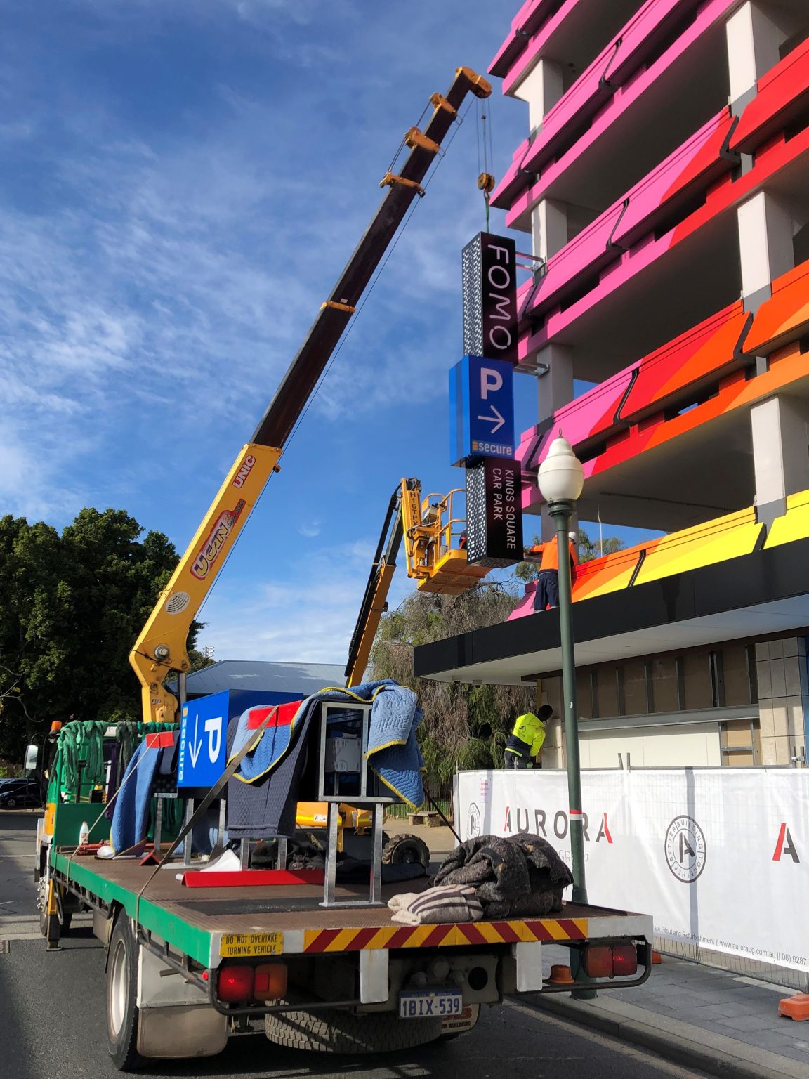 Green & Gold Hiab with a Bright Sign Install Assist! - Green and Gold ...