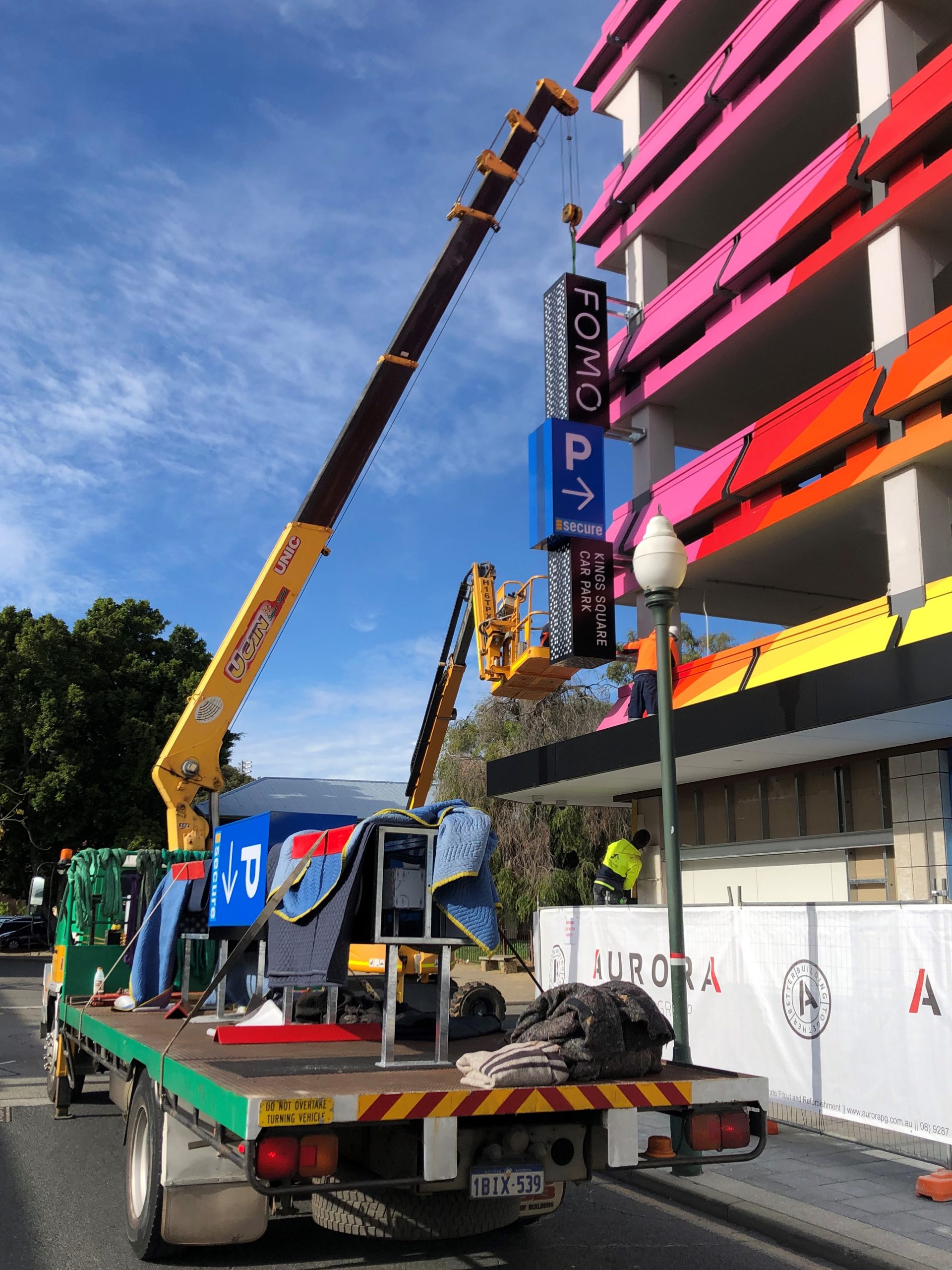 Green & Gold Hiab with a Bright Sign Install Assist! - Green and Gold ...